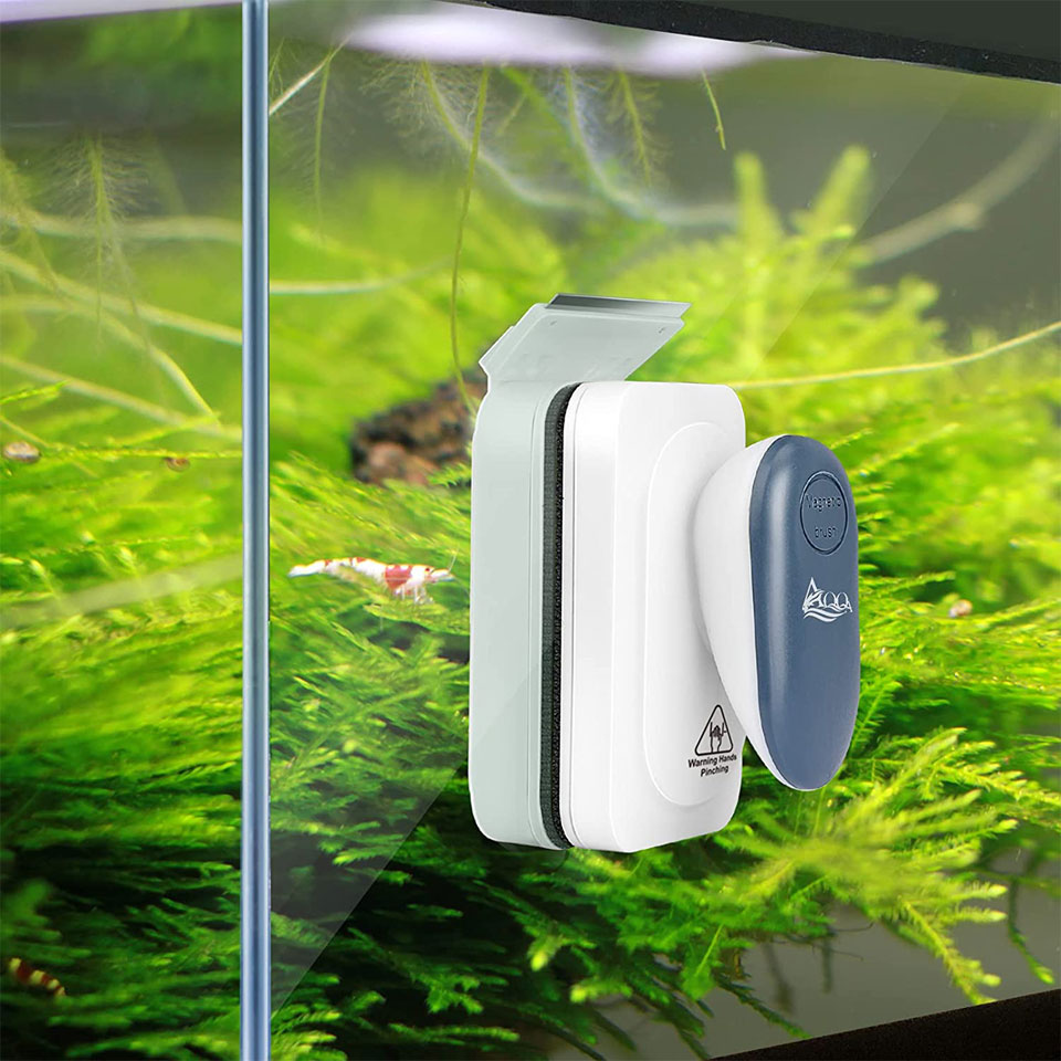 This 1 Brilliant Gadget Cleans 2 Sides of Fish Tanks, Glass Windows ...